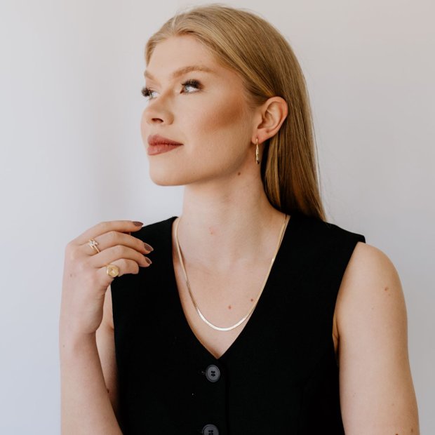 Colar Longo Fita Lisa Banhado a Ouro 18k | Anexa Store Jóias