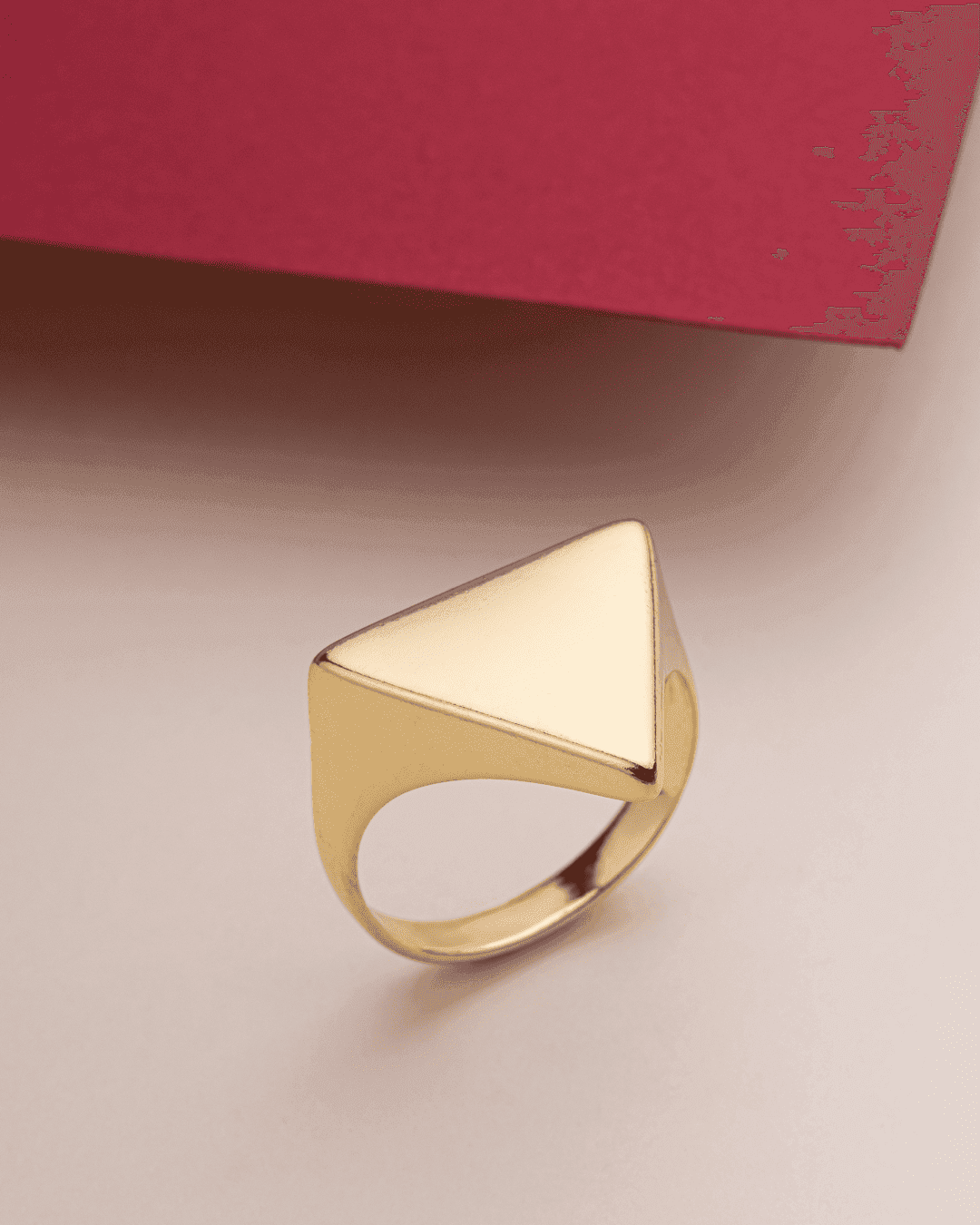Anel Chapa Triangular Folheado a Ouro 18K | RAHRA Semijoias Femininas