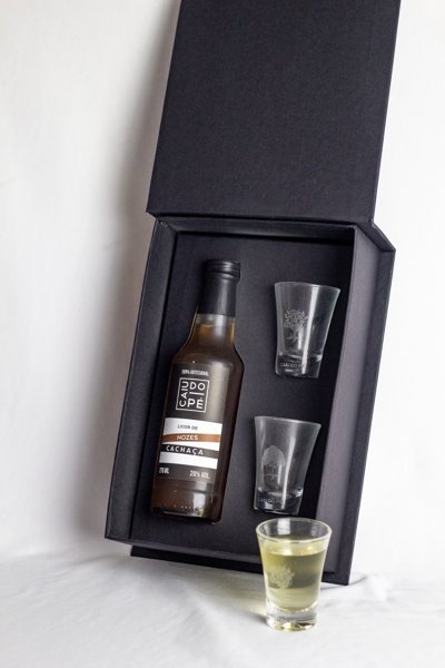 Kit de licor com copinhos para presente | CAIU DO PÉ