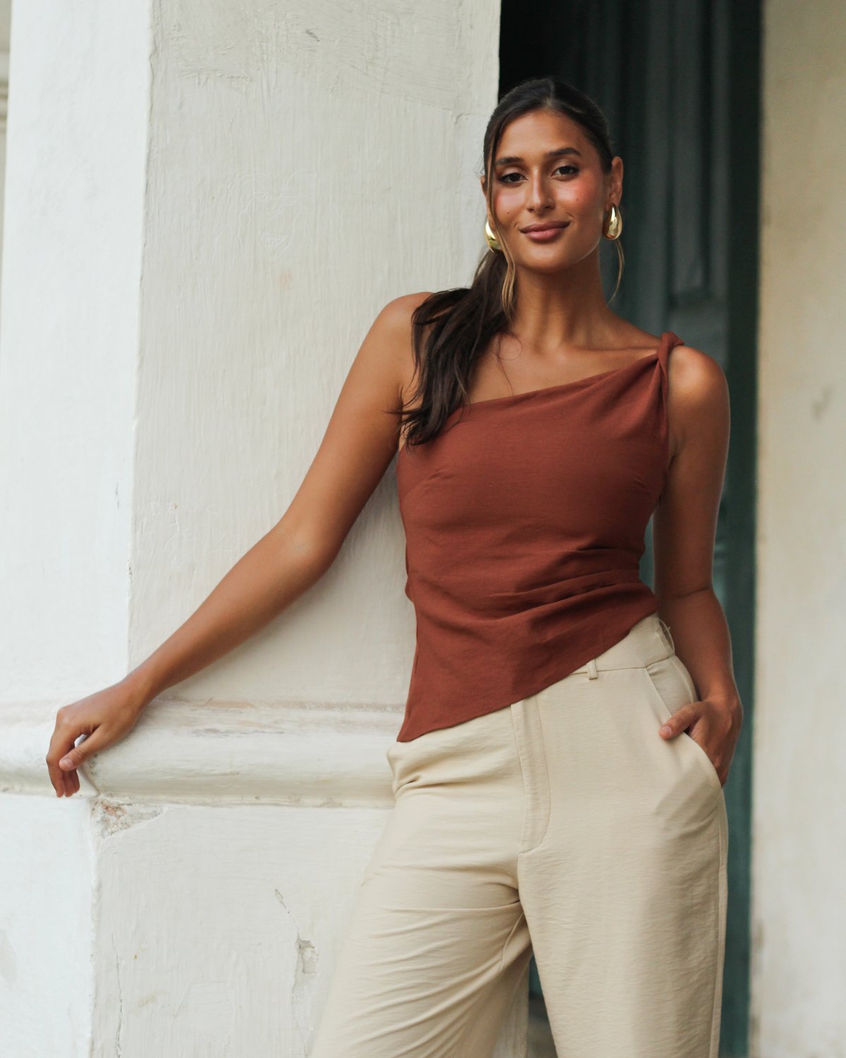 Blusa Assimétrica Joy Marrom | Selva Studio