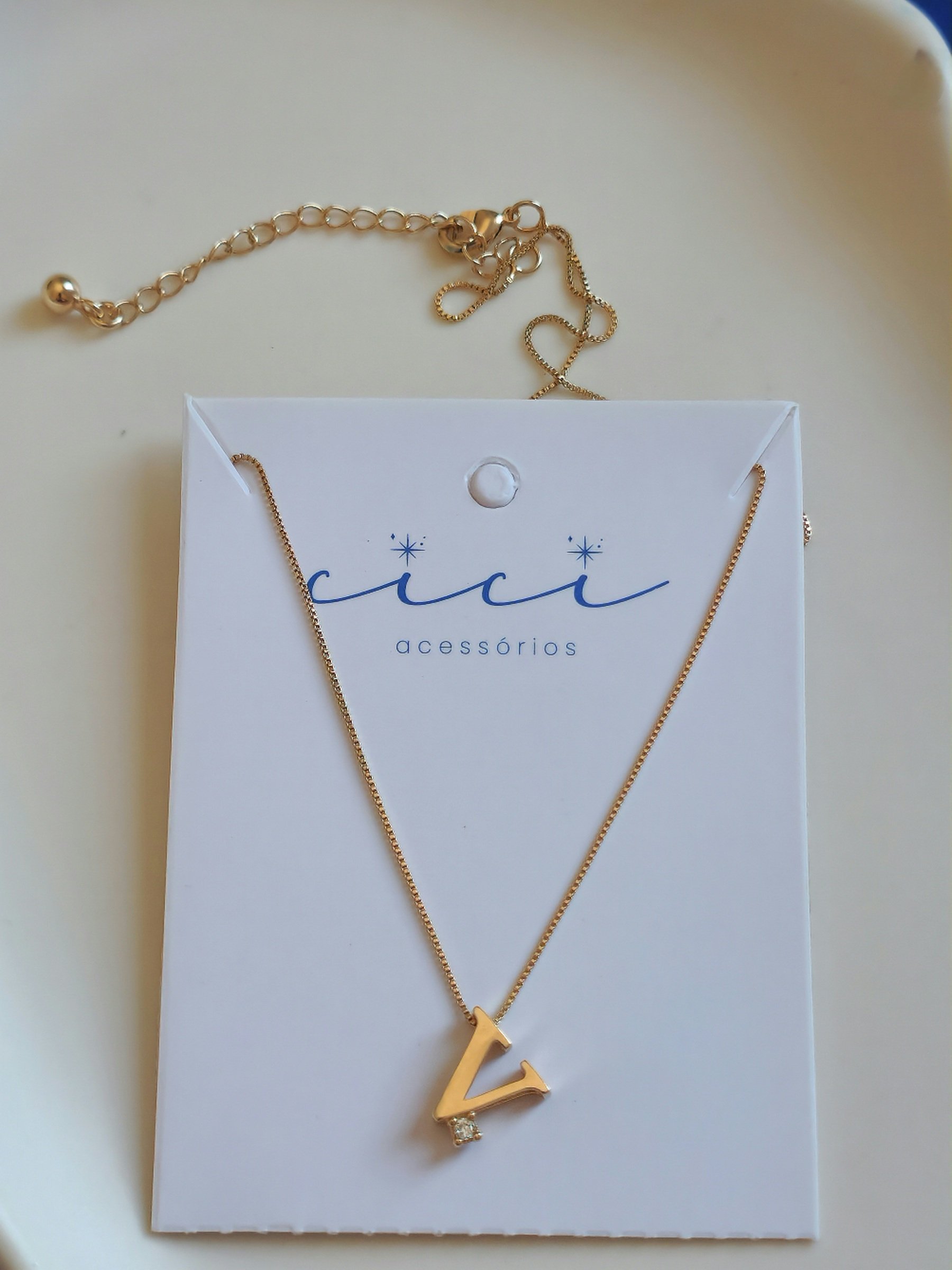 Colar letra V | CICI