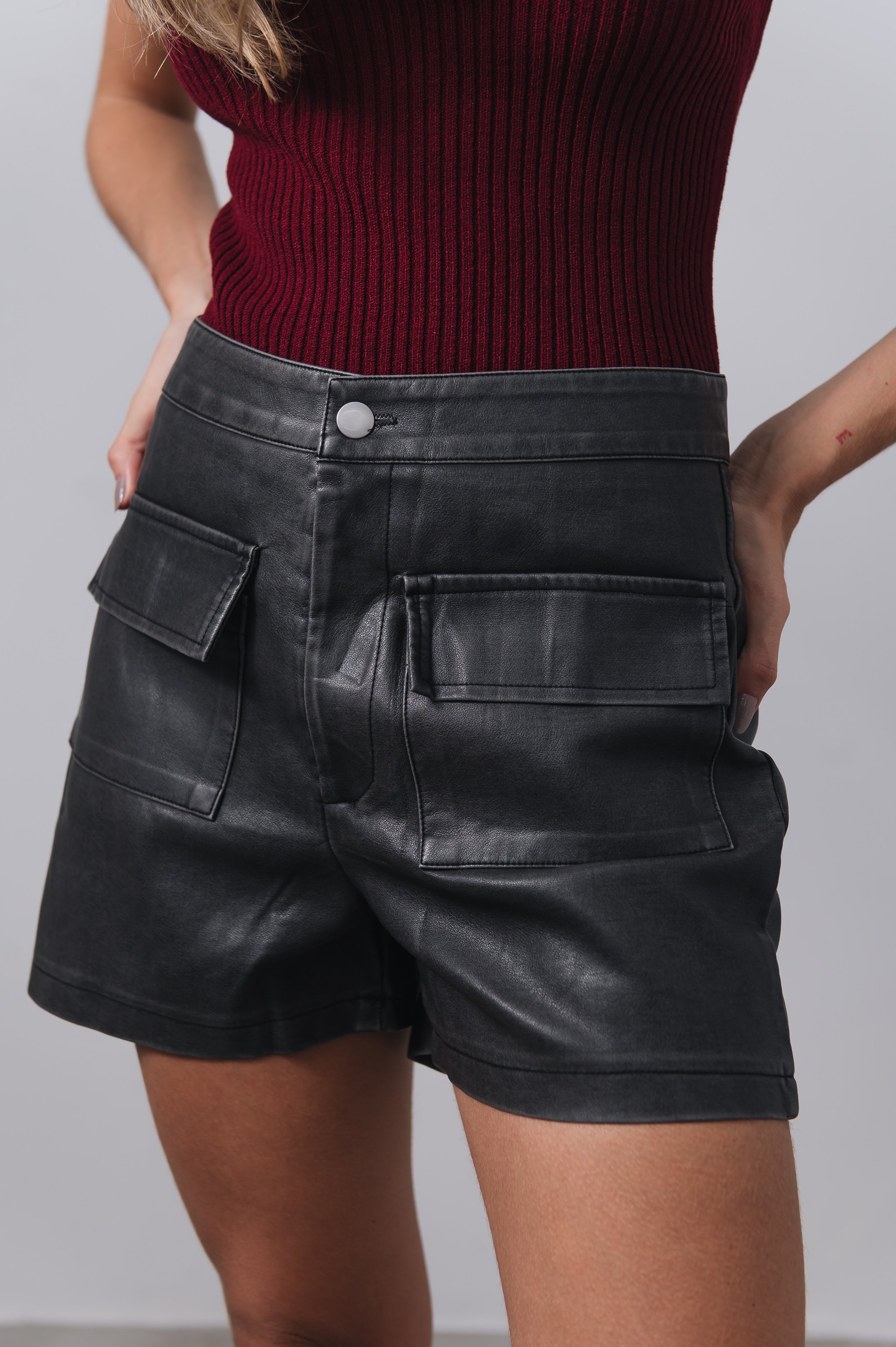 Short de Couro Sintético Cinza | Cali Store