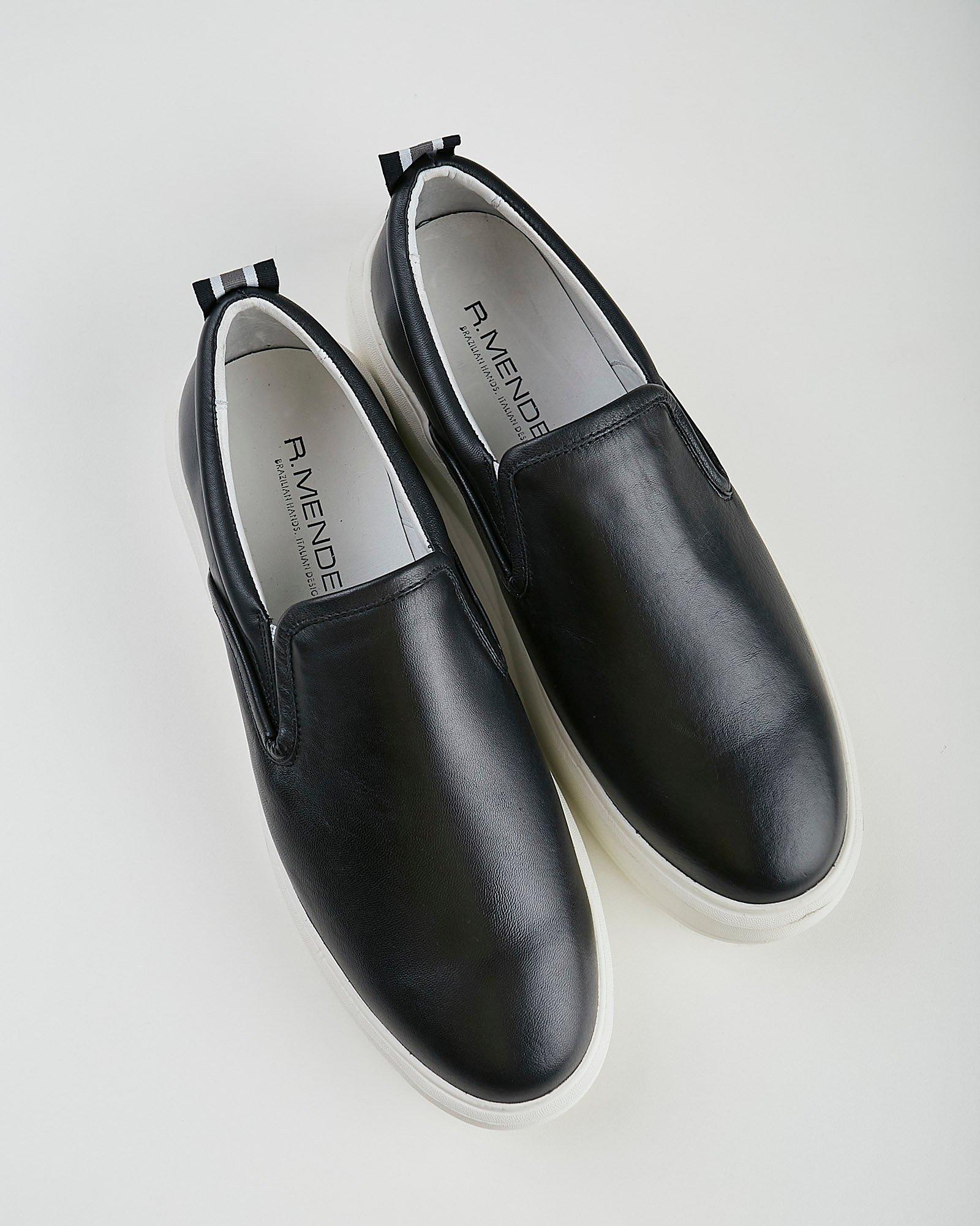 SAPATO SLIP ON LISO PRETO | R. Mendes