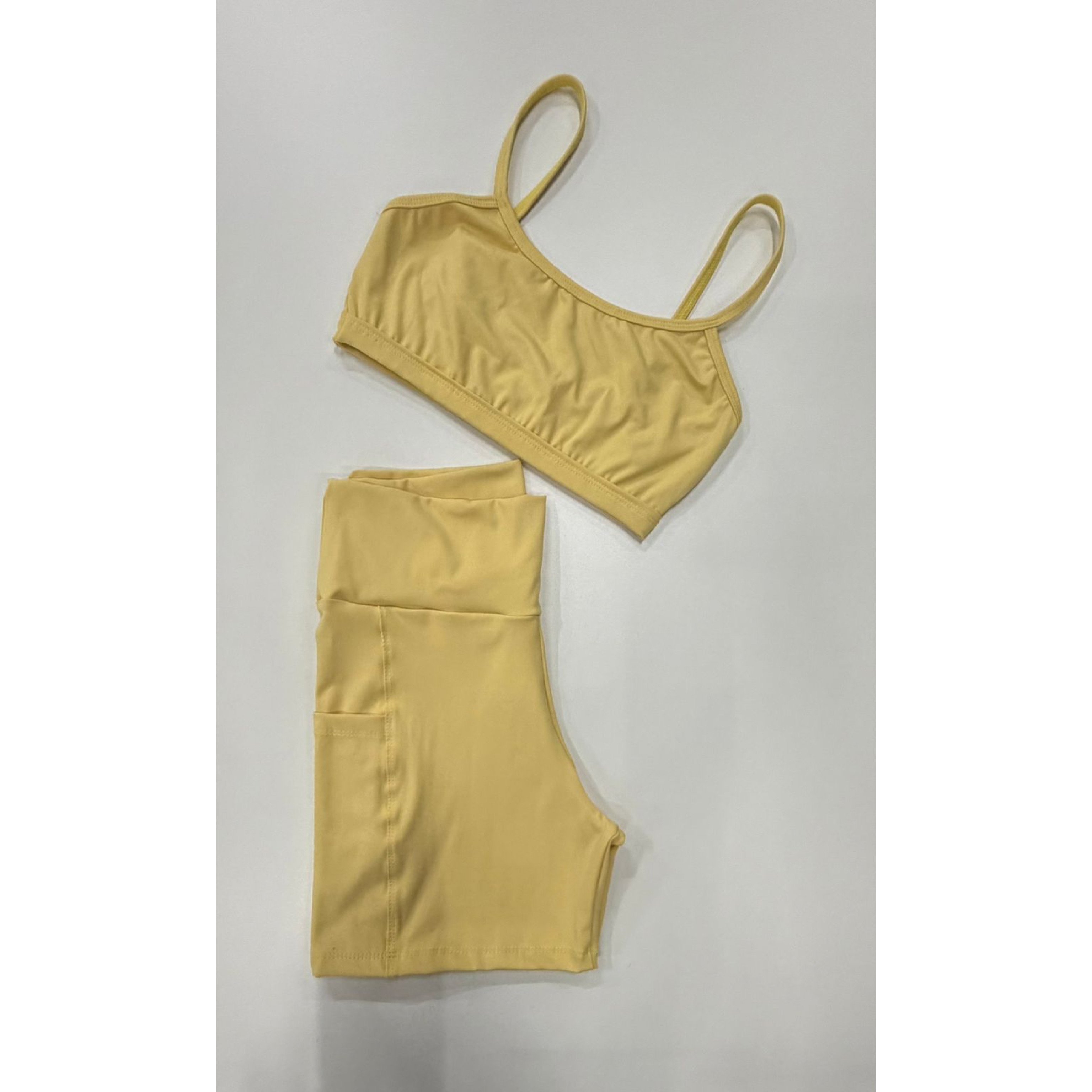 Cj short bolso suplex de poliamida amarelo queimado + top Laura TAM ...