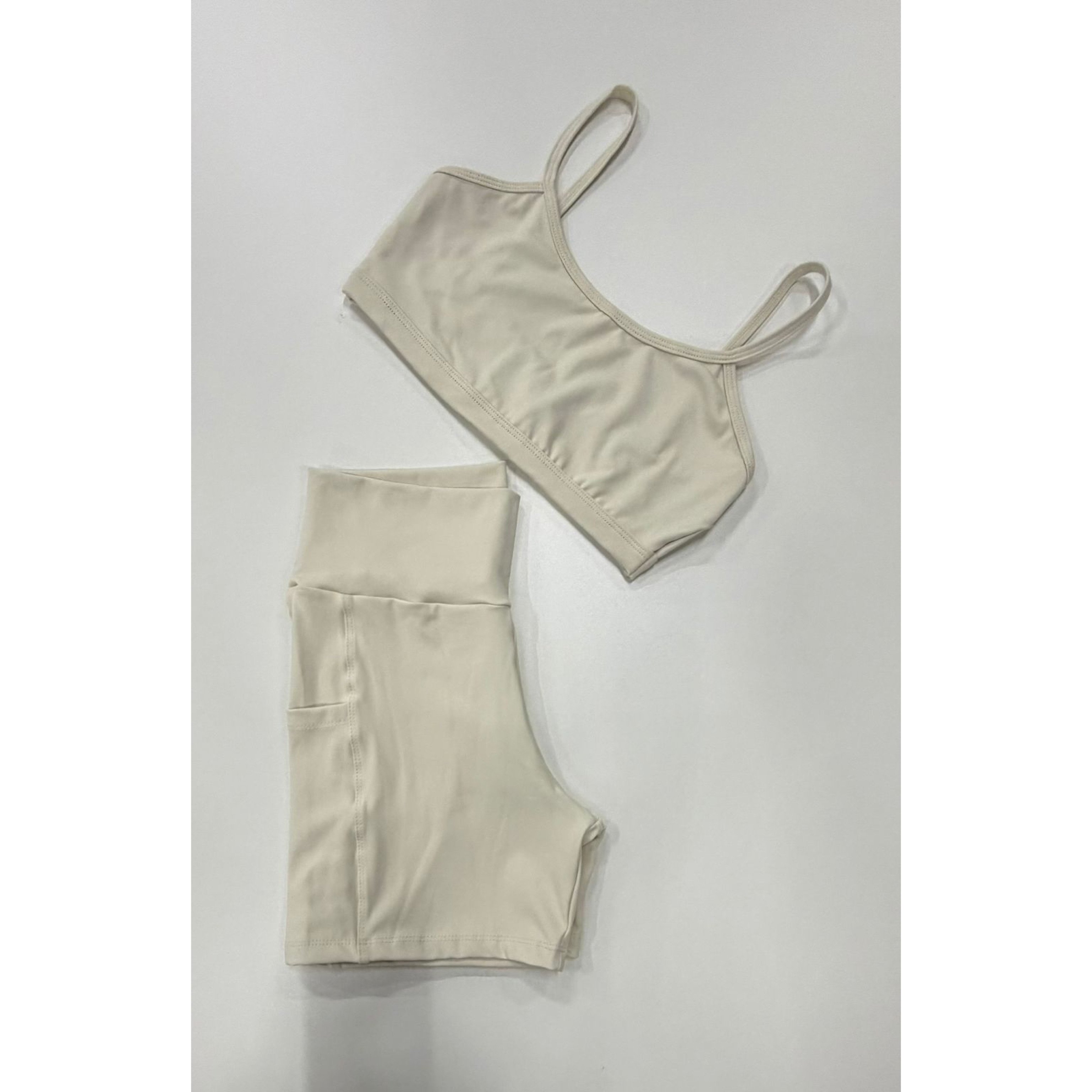 Cj short bolso suplex de poliamida off + top Laura TAM único | Studiofit