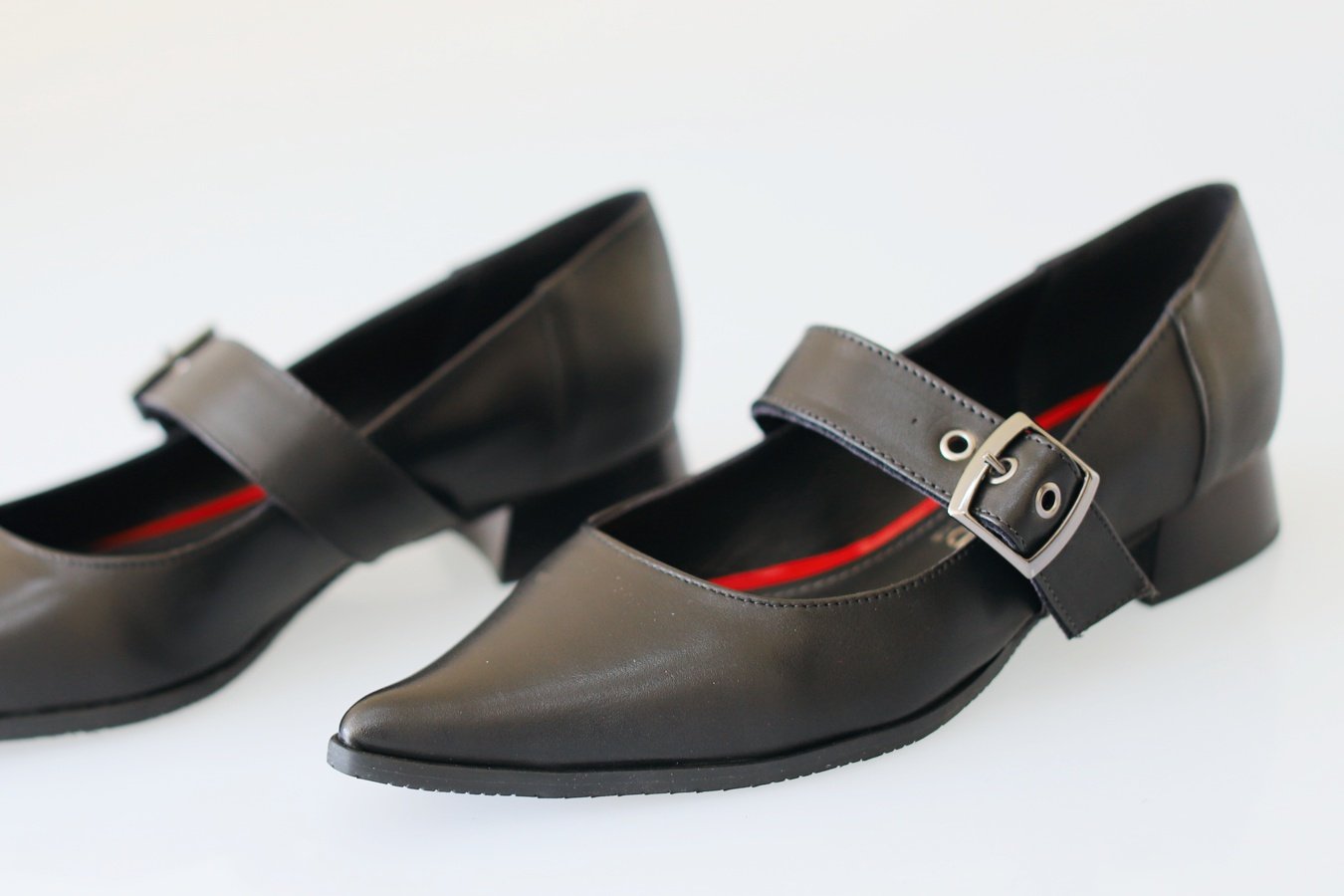 Modelo Mary Jane Ref.: P6107-SE24. Moselle. Interior e exterior todinho ...