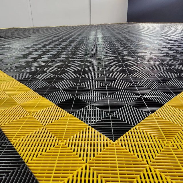 Piso Modular Automotivo Preto 30x30cm (1 Unidade) | Roma Car Detailing