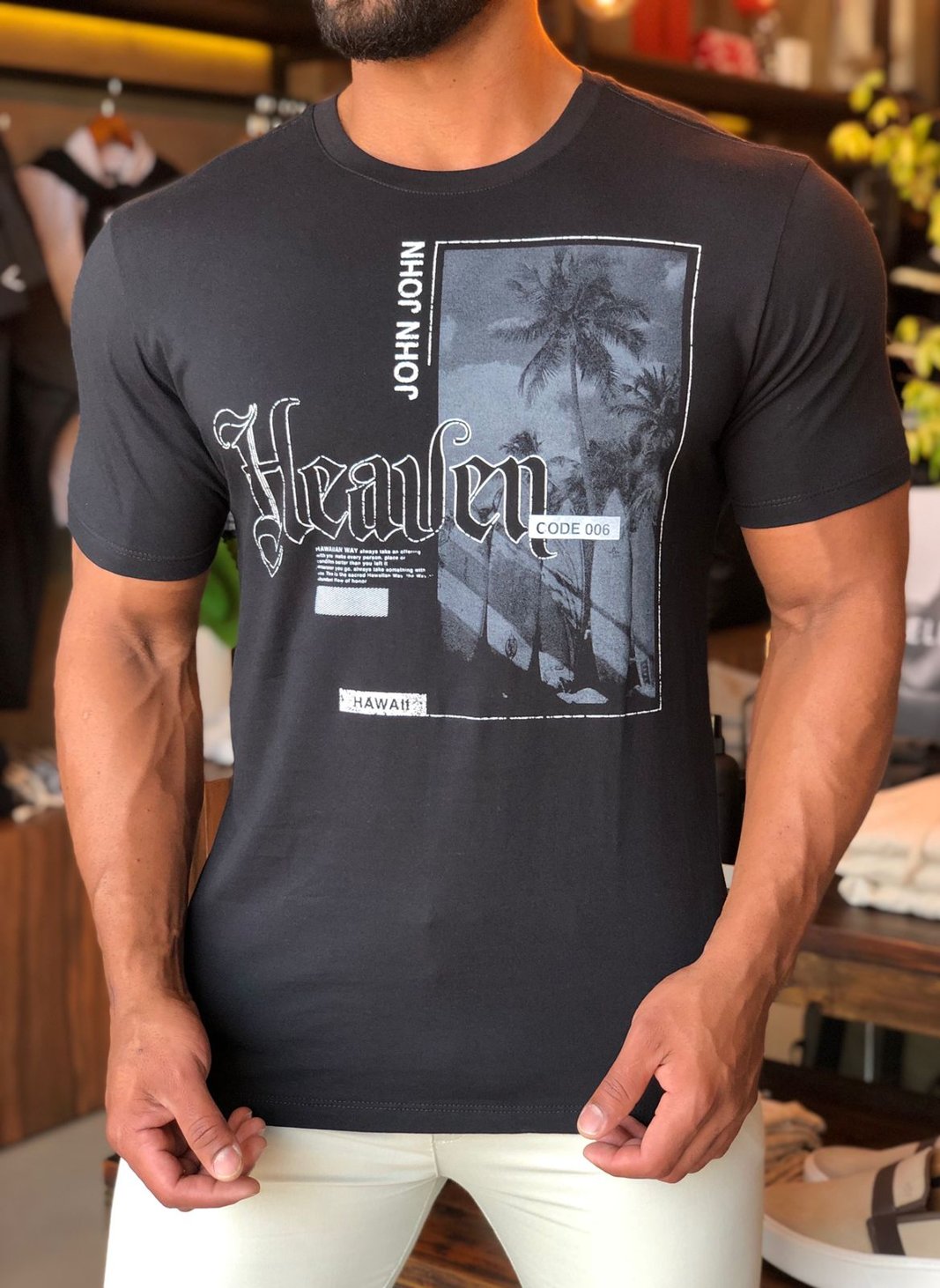 Camiseta John John Heaven Palm Preta | Henri Store