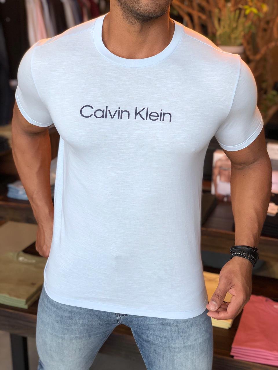 Camiseta Calvin Klein Flame Azul Claro | Henri Store