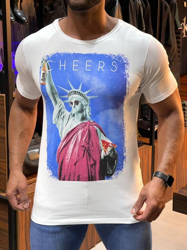 Camiseta Red Feather Cheers Branca | Henri Store - Loja Oficial