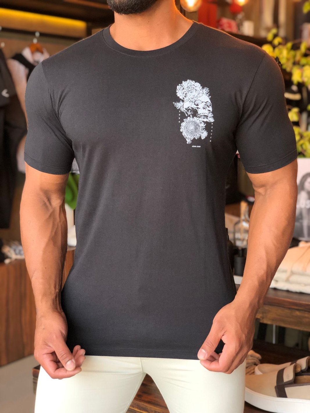 Camiseta John John Flower Preta | Henri Store