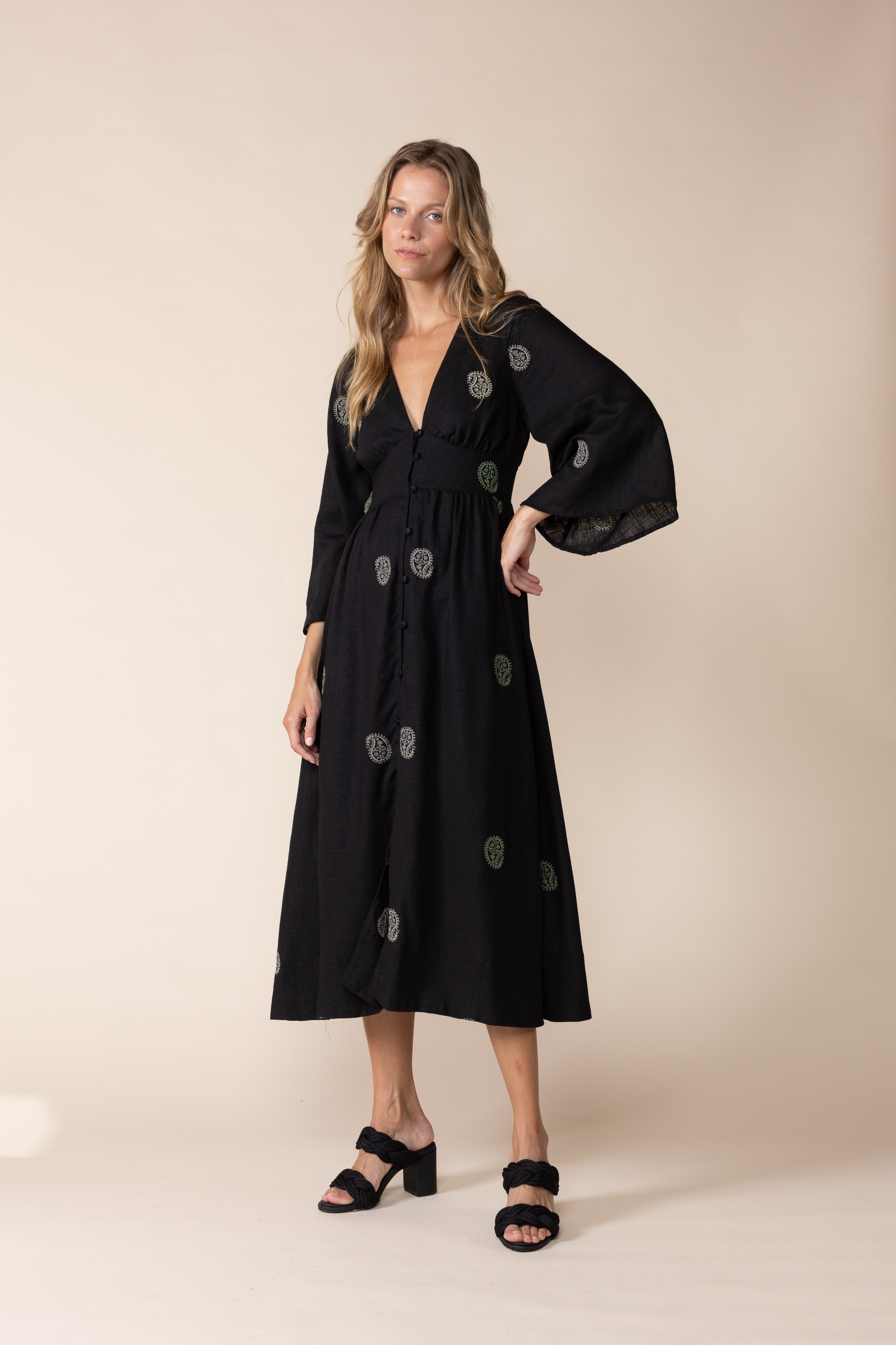 VESTIDO METAMORFOSE PRETO | Manu Manu Brand