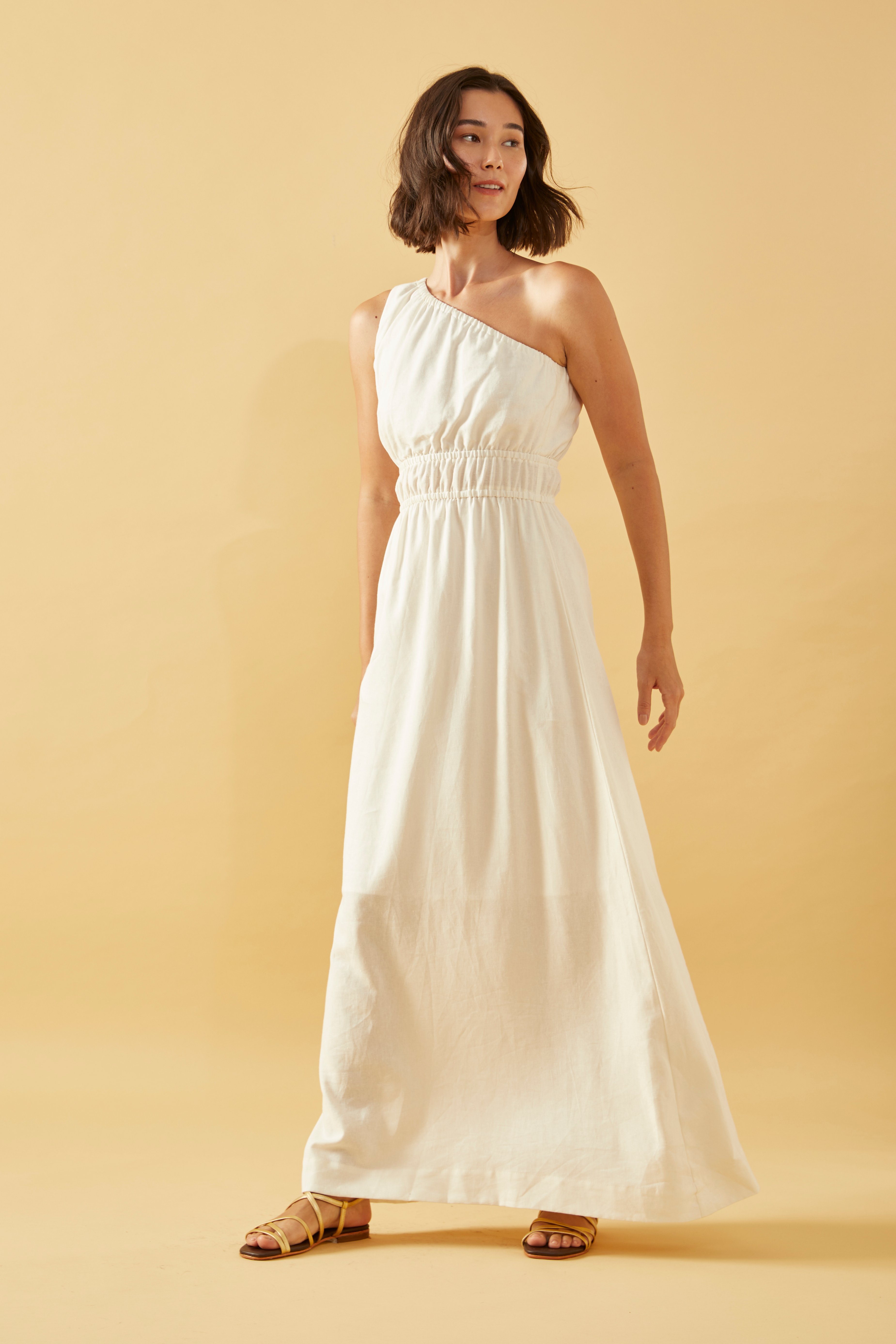 VESTIDO NANA OFF WHITE - LONGO UM OMBRO | Manu Manu Brand