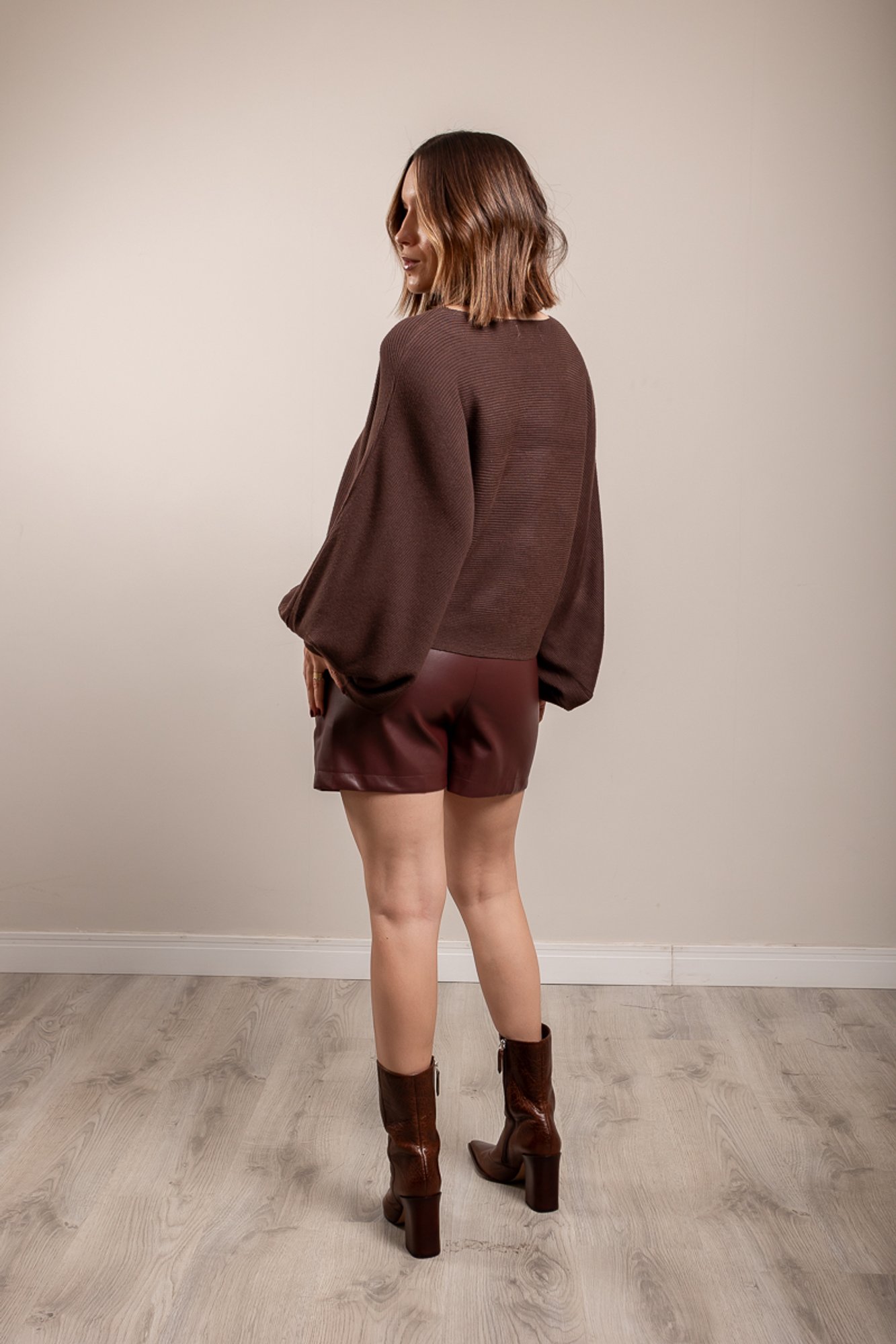 Short Feminino de Couro Eco com Cinto | Loja Platô