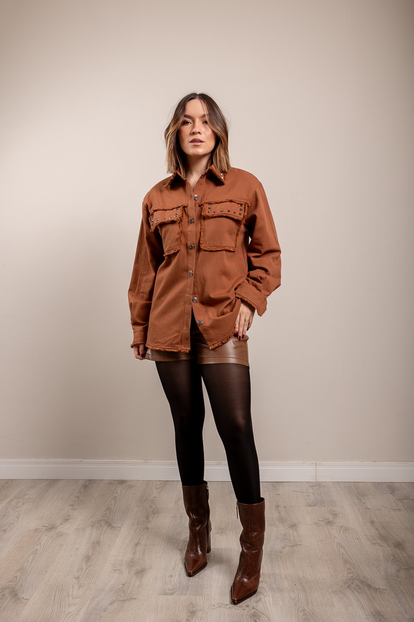 Short Feminino de Couro Eco com Cinto | Loja Platô