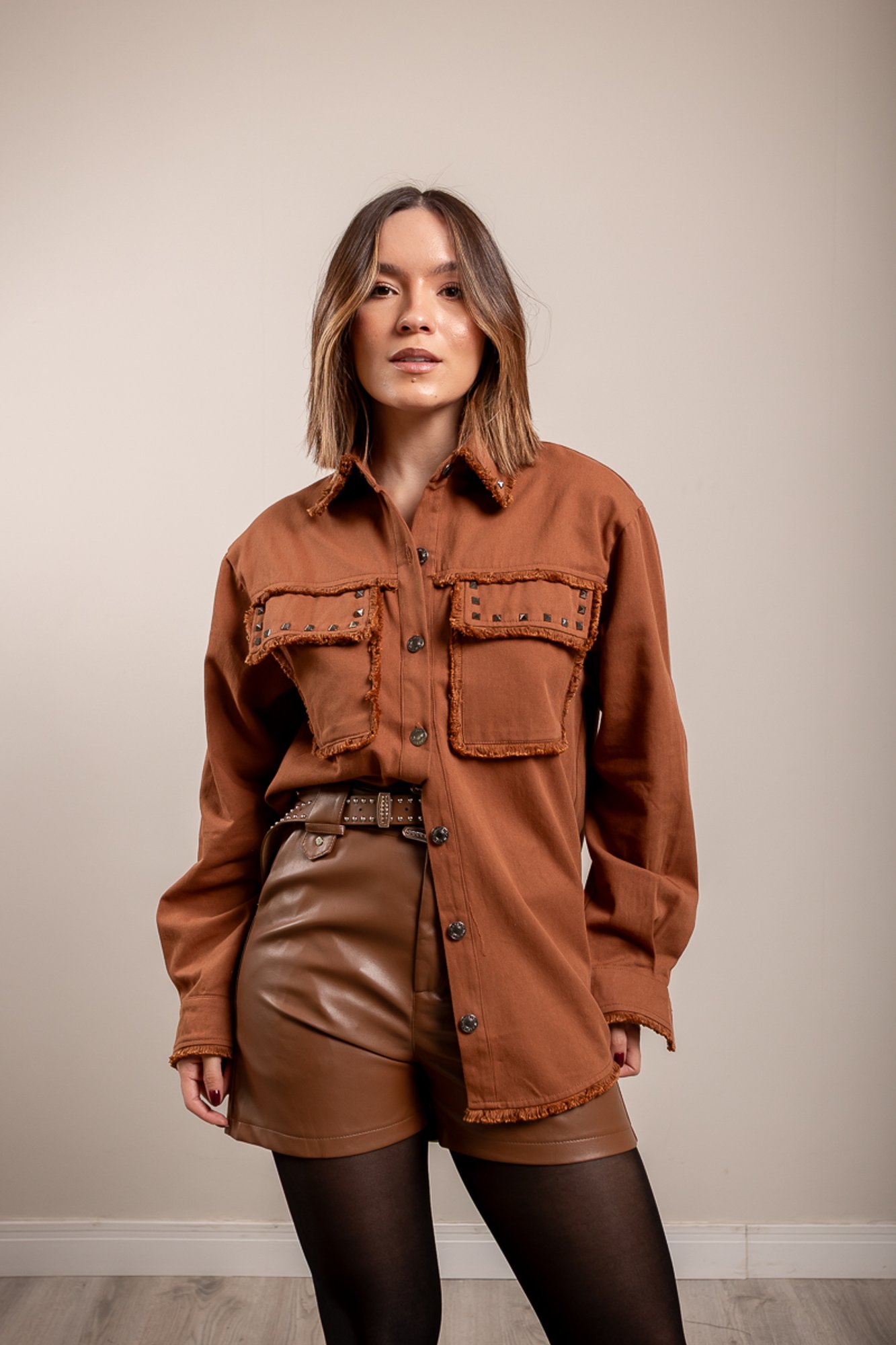 Short Feminino de Couro Eco com Cinto | Loja Platô