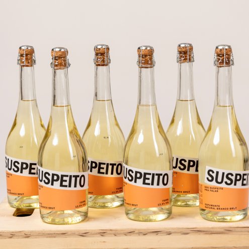 Suspeito Vinho | Harmoniza com boas histórias.