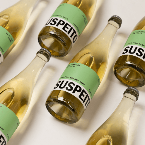 Suspeito Vinho | Harmoniza com boas histórias.