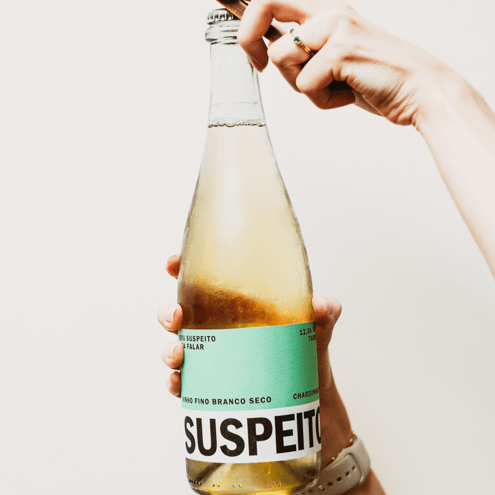 Suspeito Vinho | Harmoniza com boas histórias.