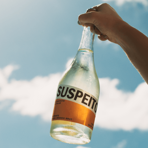 Suspeito Vinho | Harmoniza com boas histórias.