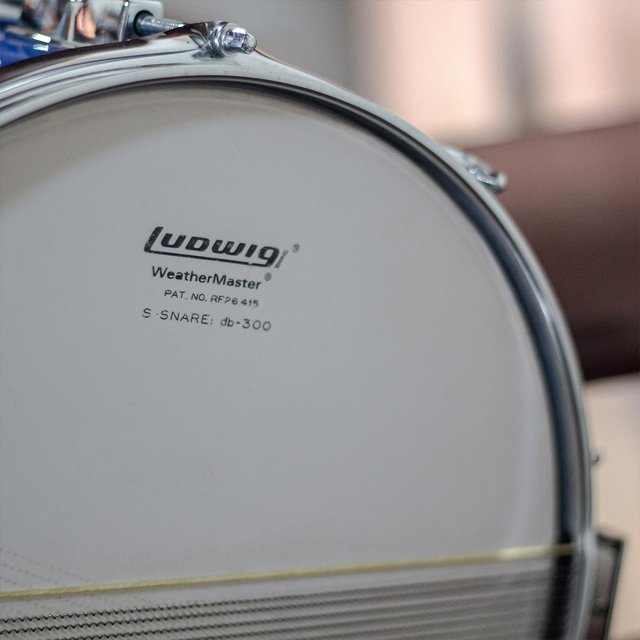 Caixa Ludwig Classic Maple 14x6,5" Concert Rock Blue Cortex Anos 70 ...
