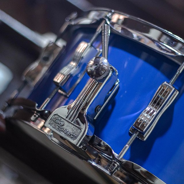 Caixa Ludwig Classic Maple 14x6,5" Concert Rock Blue Cortex Anos 70 ...