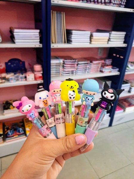 Mini Caneta Esferográfica 4 cores 0.7mm - Sanrio | @Mimosstori