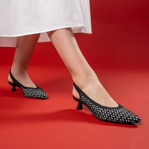 Slingback Bordada Mysia Valentina Flats Preto/Off White 376053 ...