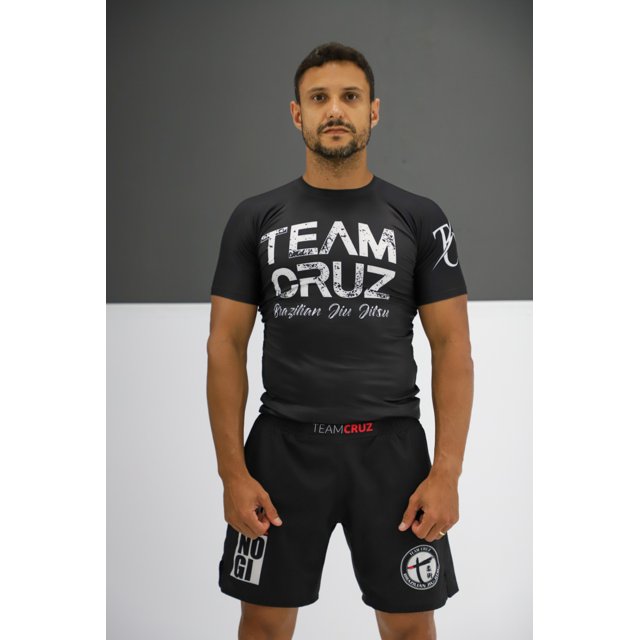 RASH GUARD MANGA CURTA UNISSEX - TEAM CRUZ BJJ | LOJA TEAM CRUZ