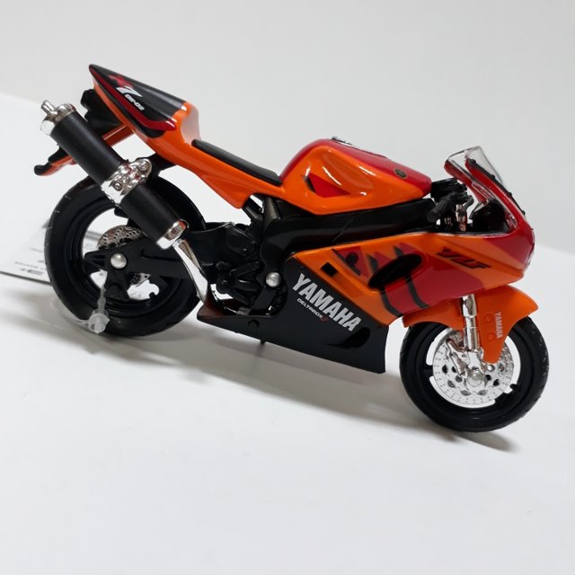 Yamaha YZF R7 | Soh Miniaturas