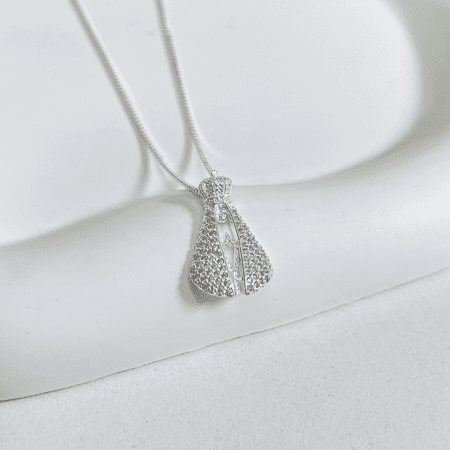 Colar Nossa Senhora: Manto Cravejado Branco | Bellitas Joias