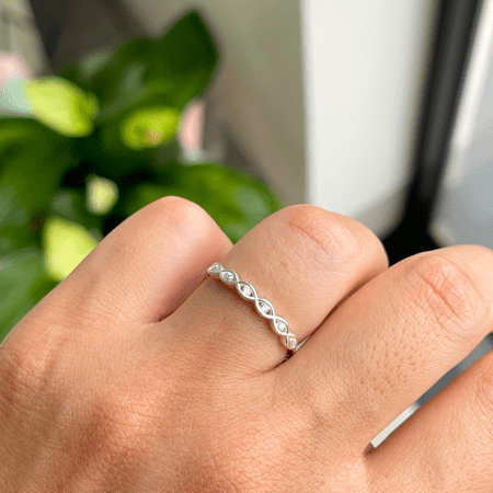 Anel Elos com Pedra Brilhante – Toque Sofisticado | Bellitas Joias