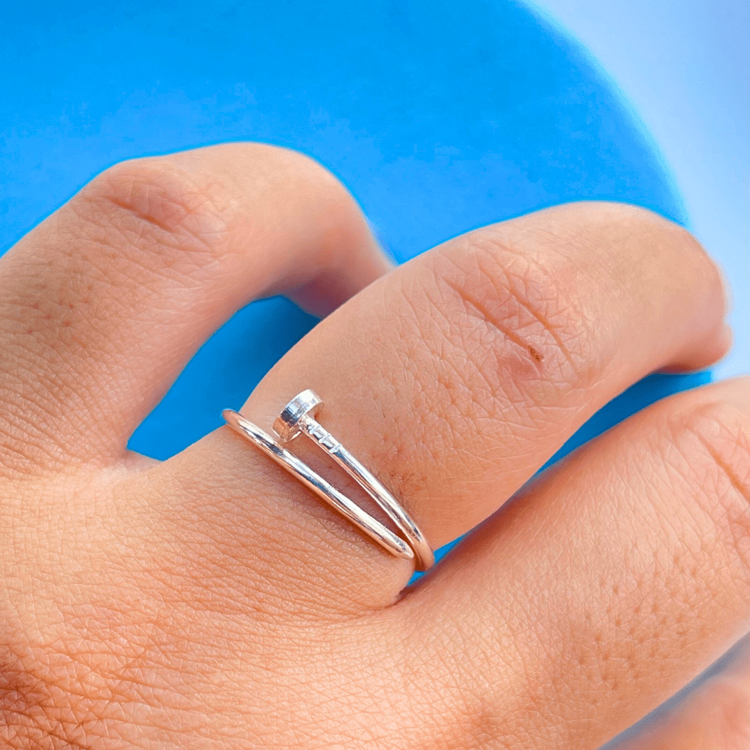 Anel Ajustável Modelo Prego em Prata Elegante | Bellitas Joias