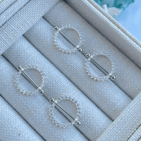 Piercing de Mamilo: Elegância em Formato Redondo | Bellitas Joias