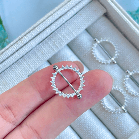 Piercing de Mamilo: Elegância em Formato Redondo | Bellitas Joias