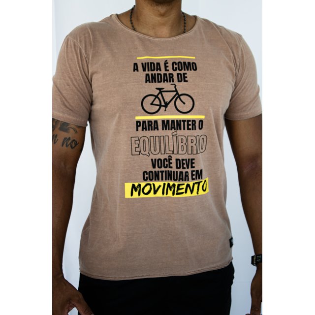 CAMISETA GOLA CANOA ALGODÃO PREMIUM "A VIDA É COMO ANDAR DE BIKE" | PGF SPORTWEAR