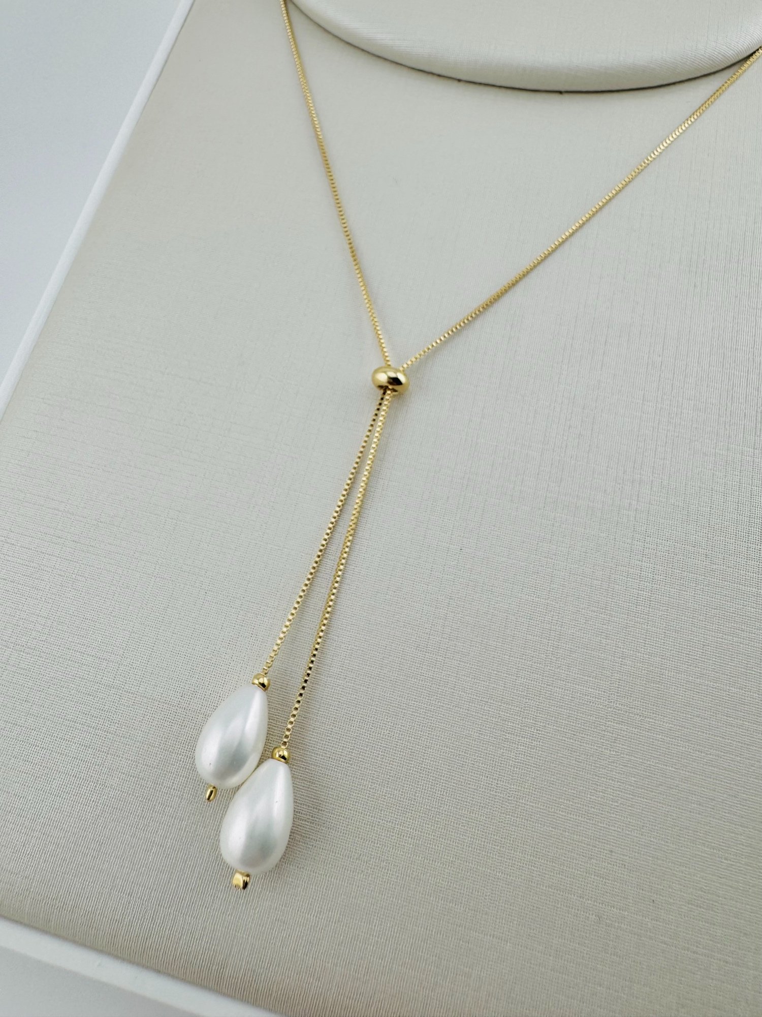 Colar Gravatinha Regulavél Gota Pérola Shell Acetinado Banhado a Ouro ...