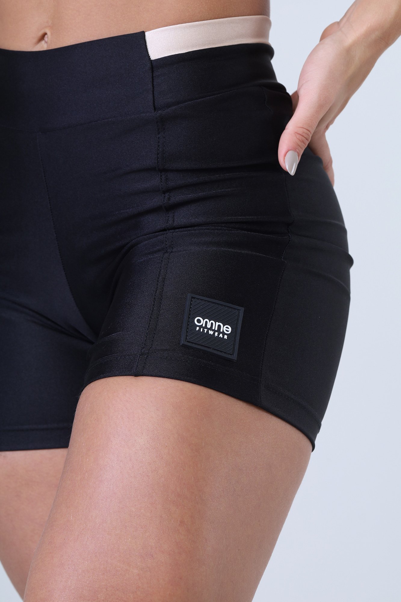 Short Cross Preto com Dourado | Omne Fitwear