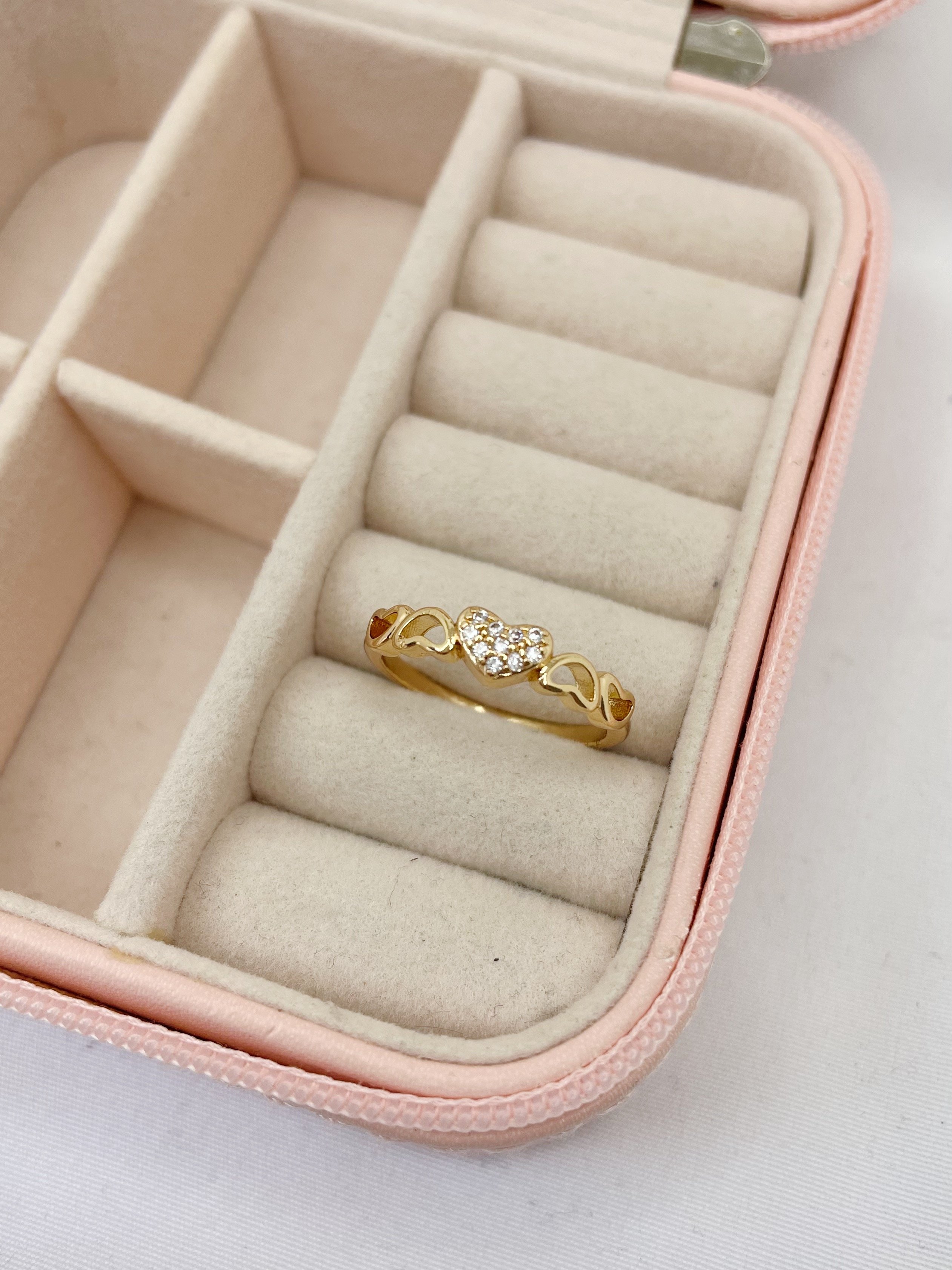 ANEL MINI CORAÇÕES CRAVEJADO COM ZIRCÔNIAS DOURADO - AN706 | Labela Diva