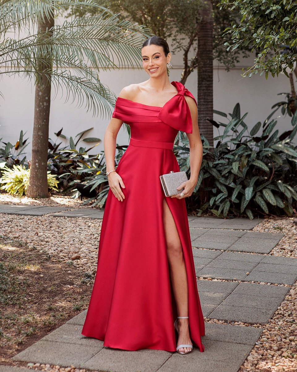 Vestido de Festa Acetinado Com Fenda Lacelle | Saphira Dress | Moda ...