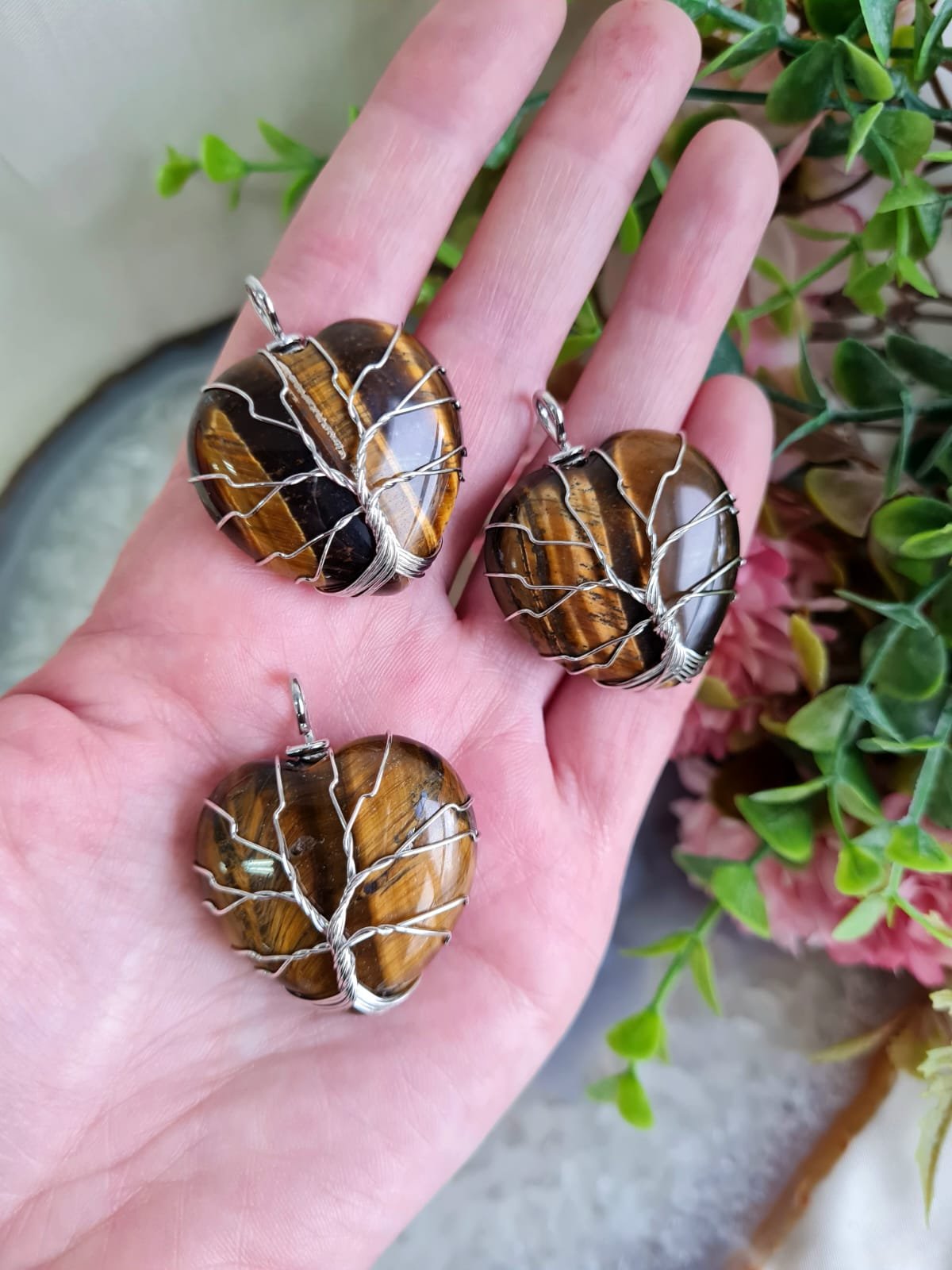 PINGENTE CORAÇÃO COM ARVORE DA VIDA OLHO DE TIGRE | Atacadão das pedras