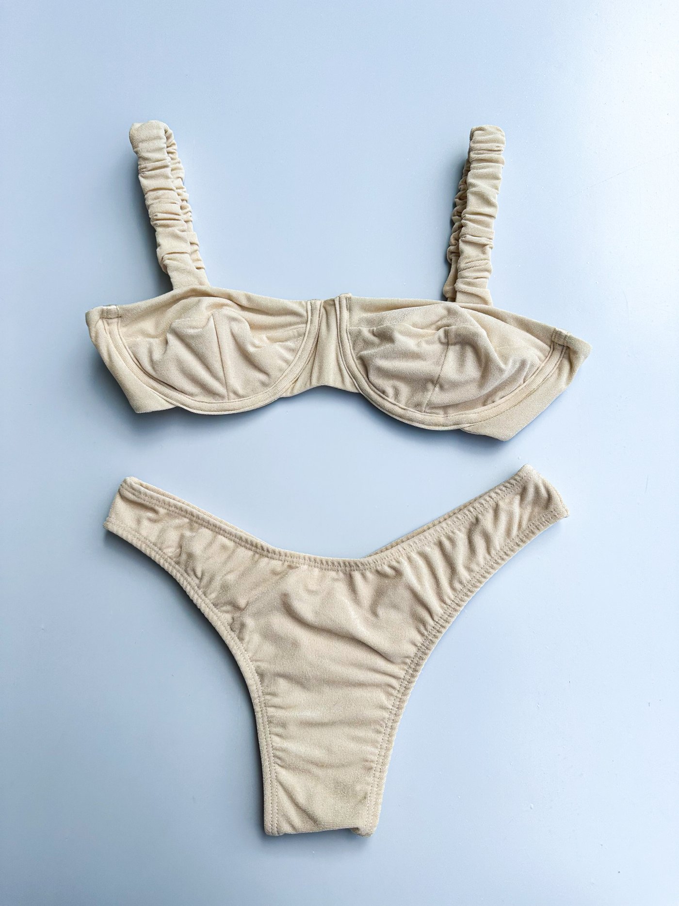 Biquíni Lola Empina Bumbum Off White Vogabr