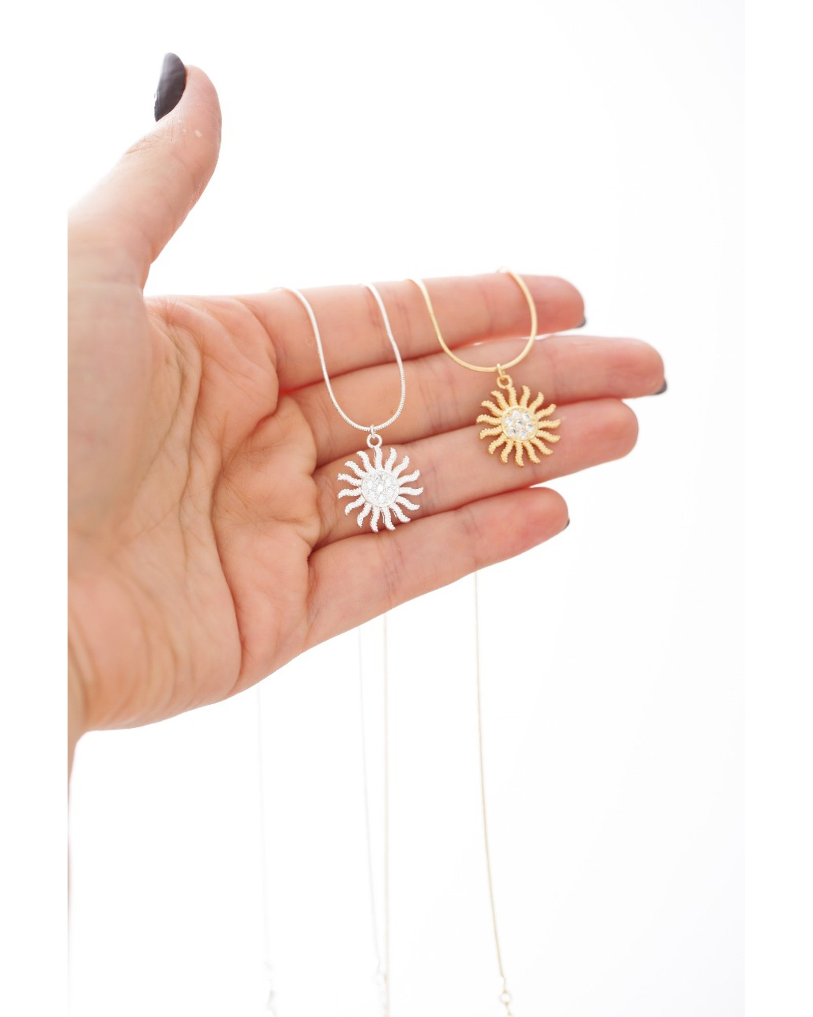 Colar sol cravejado dourado | Anápi Atacado