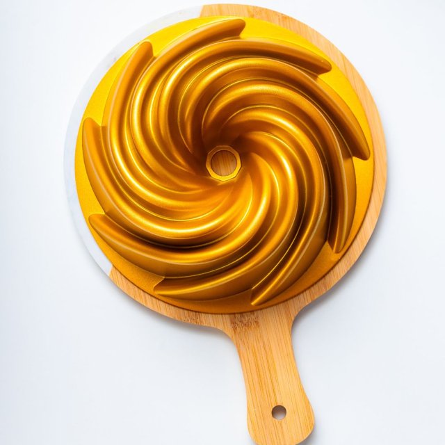 Forma de Bolo Avelã 2L | Alumínio Fundido para Assados Perfeitos | Zizza