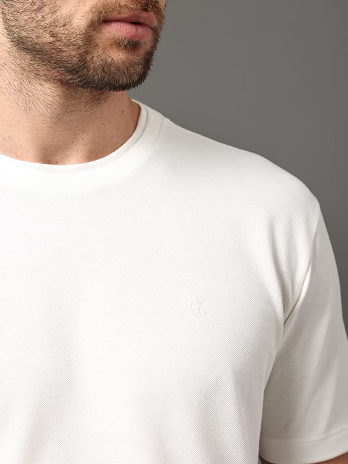 Camiseta Gola Dupla Calvin Klein | Hellik Store