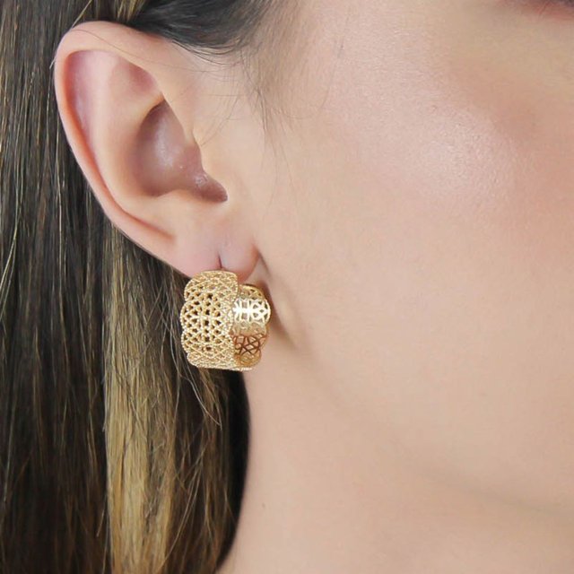 Brinco Argola Larga toda vasada Banhado Ouro 18k | Stella Vilela Semijoias