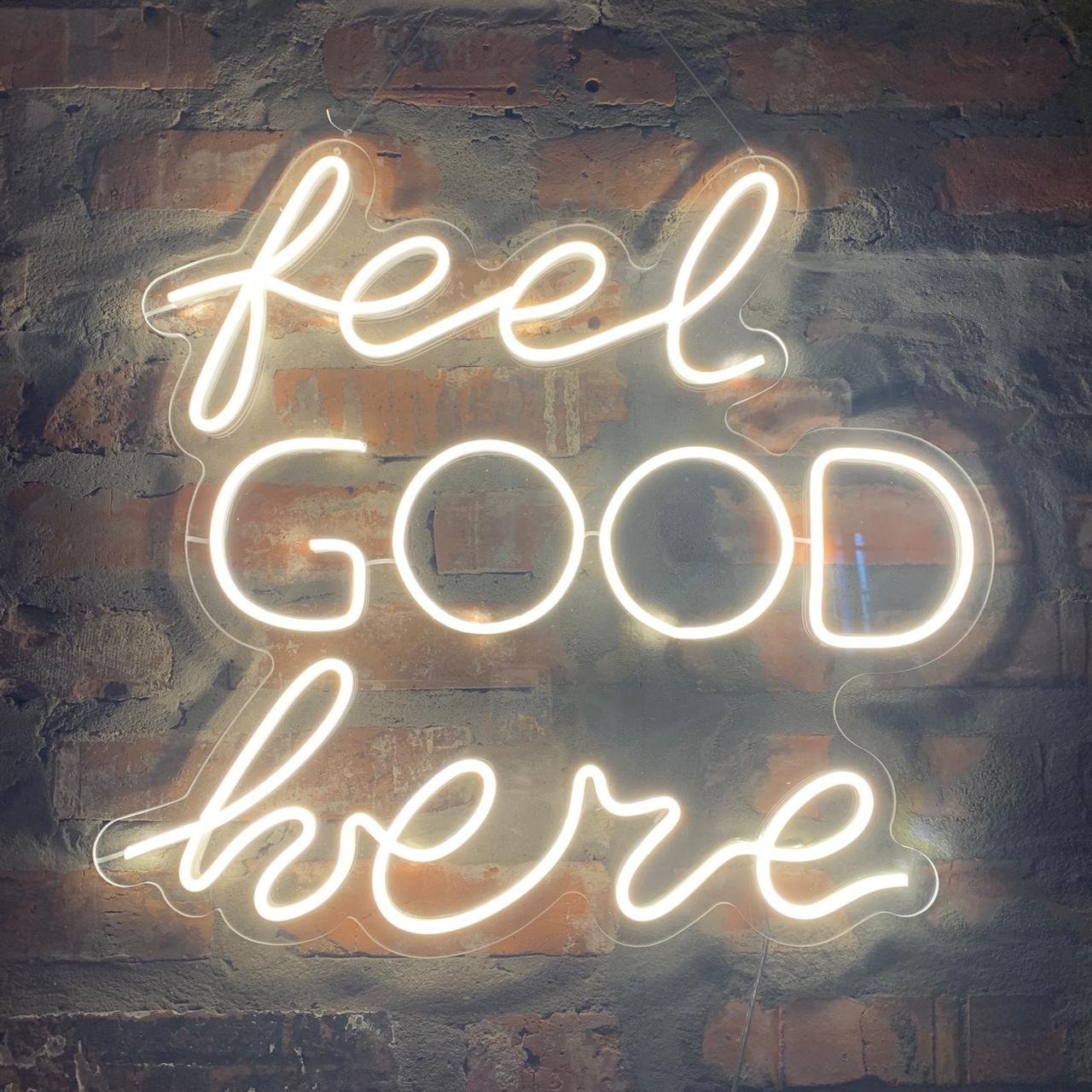 Neon Led - FEEL GOOD HERE - 50x50cm | Atacado neon