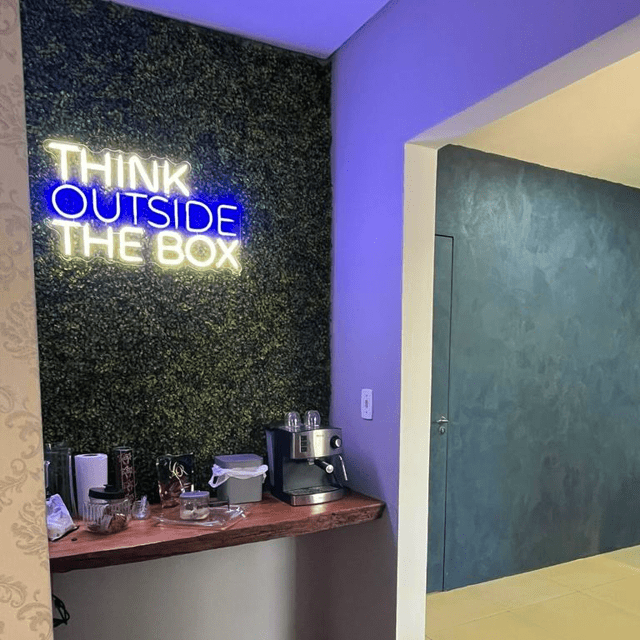 Neon Led - THINK OUTSIDE THE BOX | Atacado neon