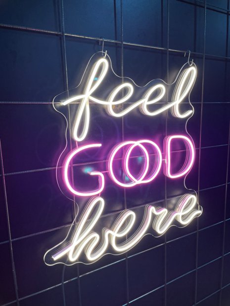 Luminária NeonLed - FEEL GOOD HERE - 45x60cm | Atacado Neon