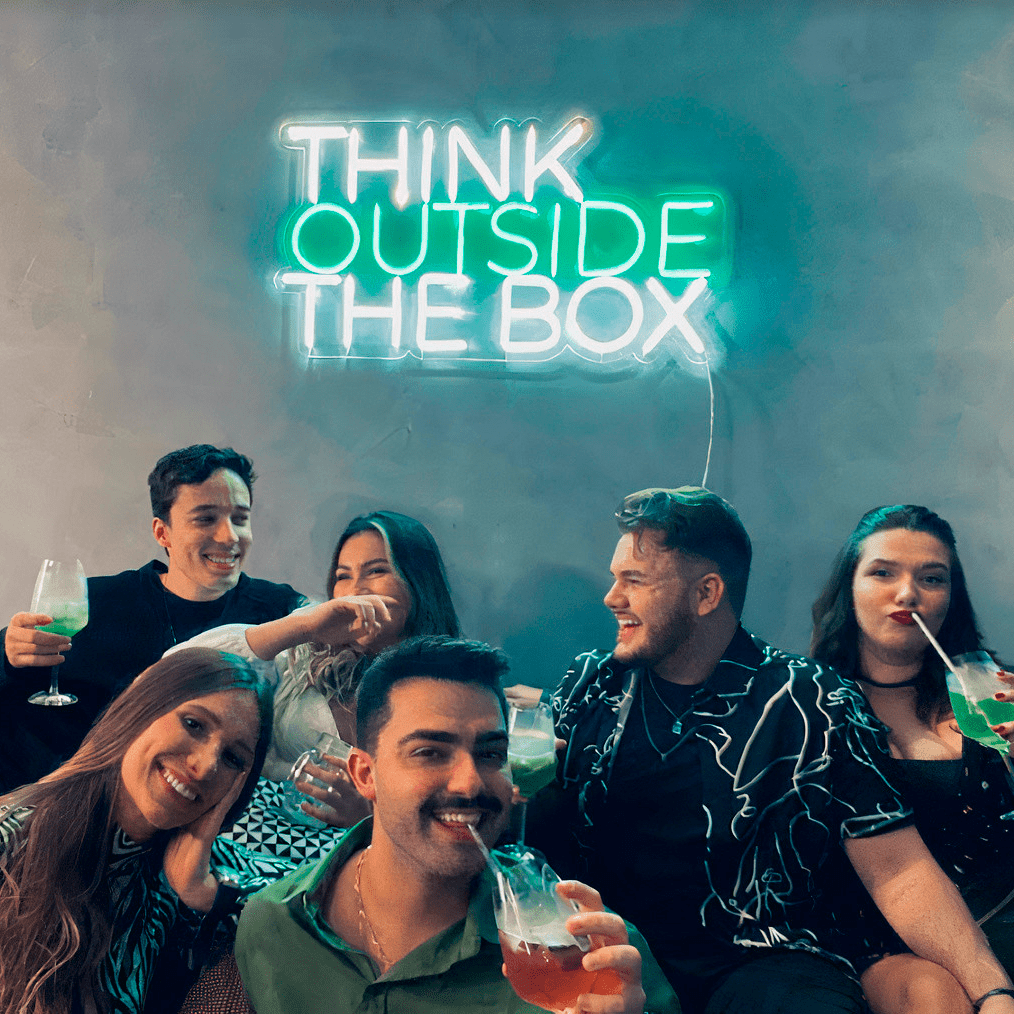Neon Led - THINK OUTSIDE THE BOX | Atacado neon